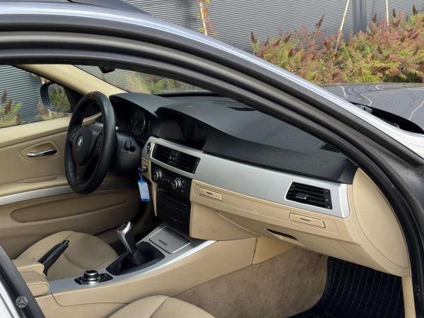 Grey BMW 318 2009 in Vilnius, with an engine capacity of 2.00 L and mileage of 428 thousand km for 2600 €, photo 7 on AUTOMOTO.COM.LV