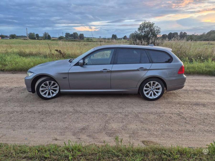 Pelēks BMW 318 2009 Vievis, ar dzinēja tilpumu 2.00 L un nobraukumu 345 tūkst. km par 4000 €, foto 5 vietnē AUTOMOTO.COM.LV