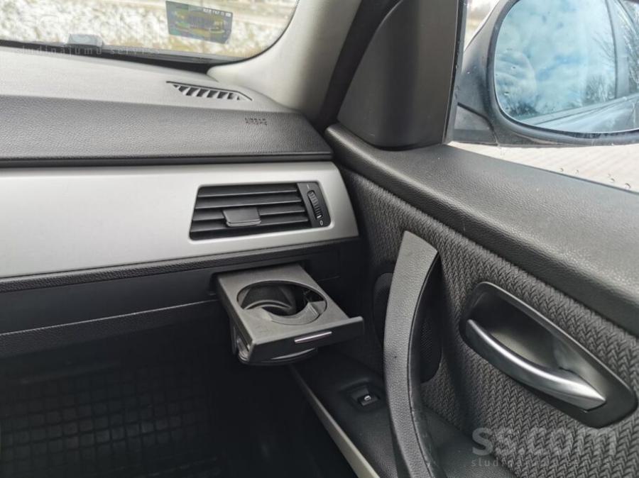 Grey BMW 318 2009 in Tukums, with an engine capacity of 2.00 L and mileage of 350 thousand km for 4999 €, photo 14 on AUTOMOTO.COM.LV