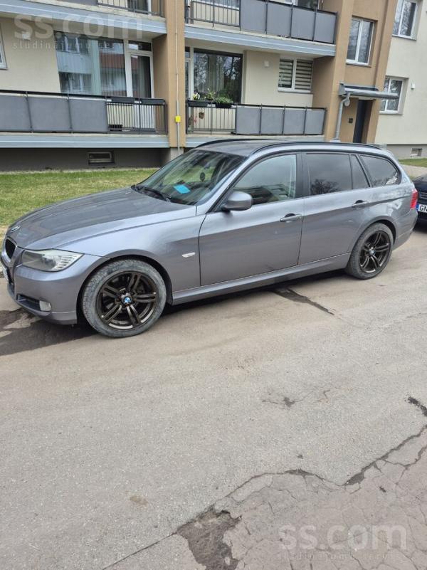 Grey BMW 318 2010 in Valmiera, with an engine capacity of 2.00 L and mileage of 488 thousand km for 5350 €, photo 2 on AUTOMOTO.COM.LV