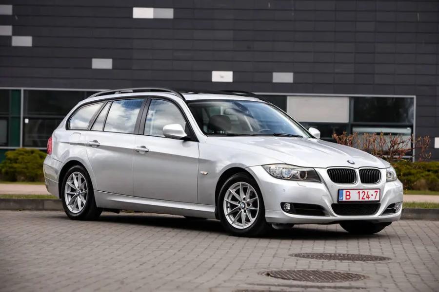 Grey BMW 318 2010 in Jelgava, with an engine capacity of 2.00 L and mileage of 281 thousand km for 5500 €, photo 4 on AUTOMOTO.COM.LV