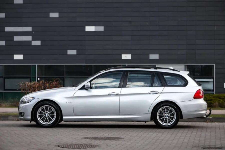 Grey BMW 318 2010 in Jelgava, with an engine capacity of 2.00 L and mileage of 281 thousand km for 5500 €, photo 7 on AUTOMOTO.COM.LV