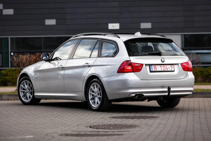 Grey BMW 318 2010 in Jelgava, with an engine capacity of 2.00 L and mileage of 281 thousand km for 5500 €, photo 12 on AUTOMOTO.COM.LV