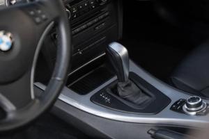 Grey BMW 318 2010 in Jelgava, with an engine capacity of 2.00 L and mileage of 281 thousand km for 5500 €, photo 17 on AUTOMOTO.COM.LV