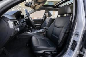 Grey BMW 318 2010 in Jelgava, with an engine capacity of 2.00 L and mileage of 281 thousand km for 5500 €, photo 18 on AUTOMOTO.COM.LV