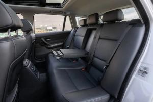 Grey BMW 318 2010 in Jelgava, with an engine capacity of 2.00 L and mileage of 281 thousand km for 5500 €, photo 19 on AUTOMOTO.COM.LV