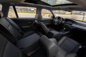 Grey BMW 318 2010 in Jelgava, with an engine capacity of 2.00 L and mileage of 281 thousand km for 5500 €, photo 25 on AUTOMOTO.COM.LV