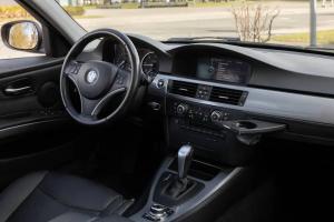 Grey BMW 318 2010 in Jelgava, with an engine capacity of 2.00 L and mileage of 281 thousand km for 5500 €, photo 26 on AUTOMOTO.COM.LV