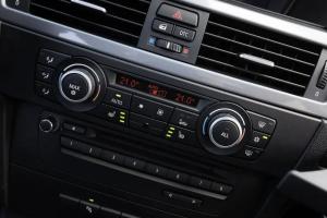 Grey BMW 318 2010 in Jelgava, with an engine capacity of 2.00 L and mileage of 281 thousand km for 5500 €, photo 28 on AUTOMOTO.COM.LV