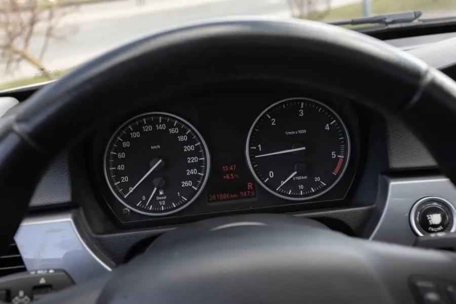 Grey BMW 318 2010 in Jelgava, with an engine capacity of 2.00 L and mileage of 281 thousand km for 5500 €, photo 31 on AUTOMOTO.COM.LV