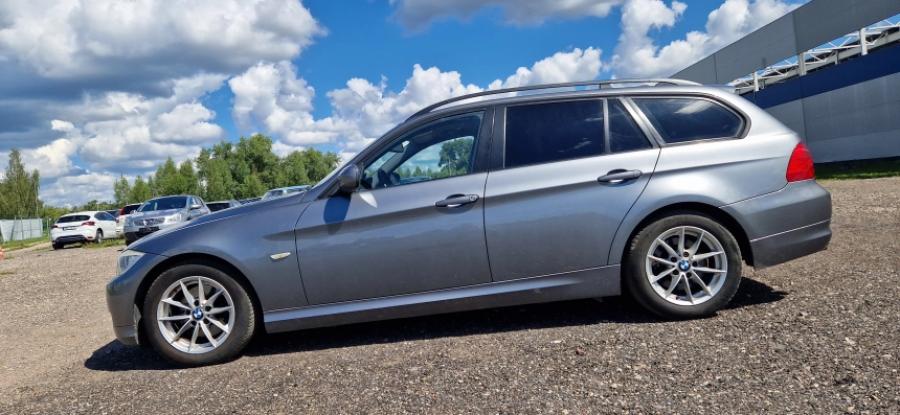 Grey BMW 318 2010 in Riga, with an engine capacity of 2.00 L and mileage of 255 thousand km for 4750 €, photo 3 on AUTOMOTO.COM.LV