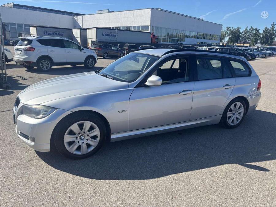 Pelēks BMW 318 2010 Marijampole, ar dzinēja tilpumu 2.00 L un nobraukumu 336 tūkst. km par 3750 €, foto 3 vietnē AUTOMOTO.COM.LV