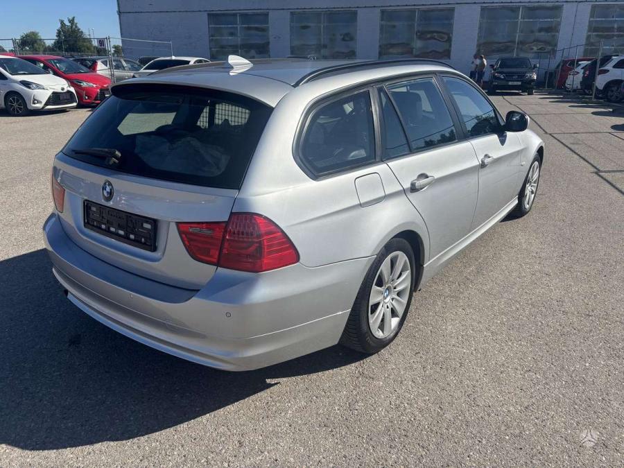 Pelēks BMW 318 2010 Marijampole, ar dzinēja tilpumu 2.00 L un nobraukumu 336 tūkst. km par 3750 €, foto 5 vietnē AUTOMOTO.COM.LV