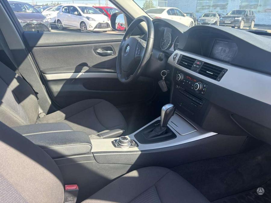 Pelēks BMW 318 2010 Marijampole, ar dzinēja tilpumu 2.00 L un nobraukumu 336 tūkst. km par 3750 €, foto 8 vietnē AUTOMOTO.COM.LV