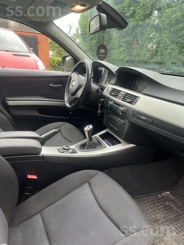 Grey BMW 318 2010 in Valmiera, with an engine capacity of 2.00 L and mileage of 310 thousand km for 4500 €, photo 6 on AUTOMOTO.COM.LV