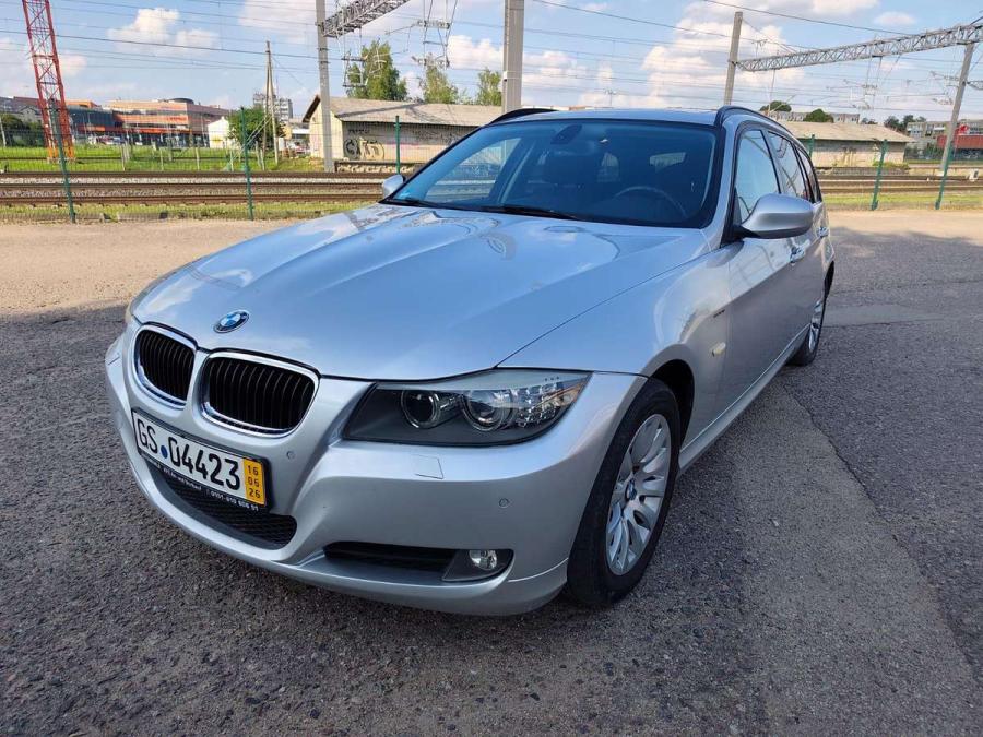Grey BMW 318 2010 in Siauliai, with an engine capacity of 2.00 L and mileage of 271 thousand km for 4700 €, photo 1 on AUTOMOTO.COM.LV