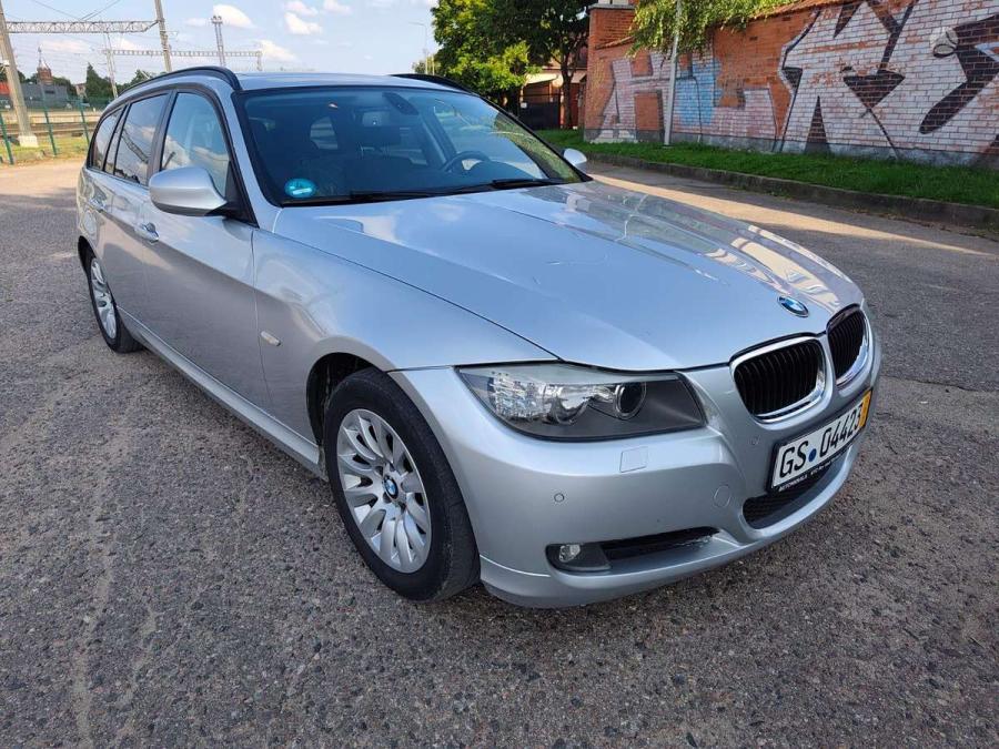 Grey BMW 318 2010 in Siauliai, with an engine capacity of 2.00 L and mileage of 271 thousand km for 4700 €, photo 4 on AUTOMOTO.COM.LV