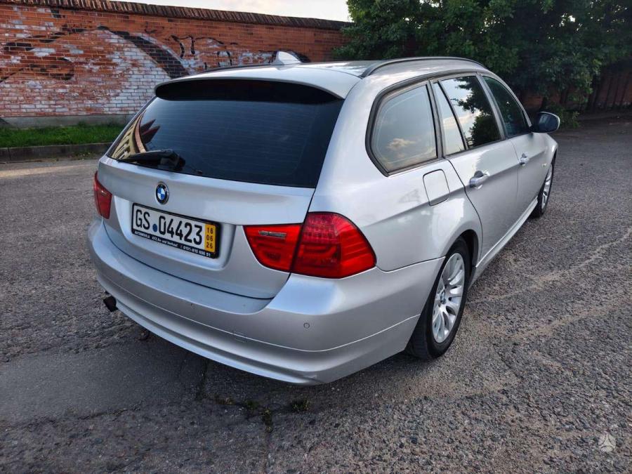 Grey BMW 318 2010 in Siauliai, with an engine capacity of 2.00 L and mileage of 271 thousand km for 4700 €, photo 7 on AUTOMOTO.COM.LV