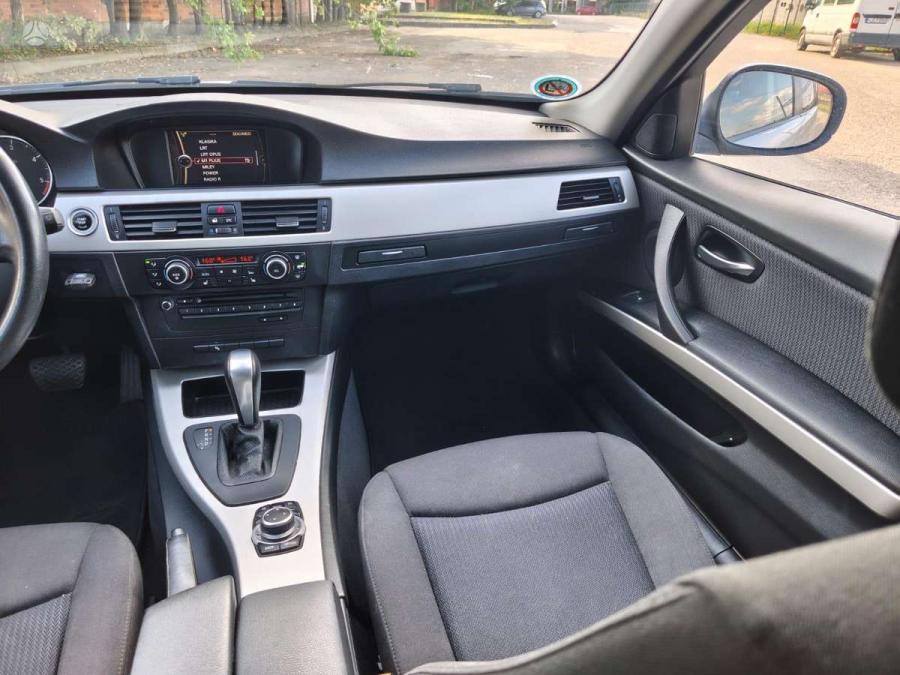 Grey BMW 318 2010 in Siauliai, with an engine capacity of 2.00 L and mileage of 271 thousand km for 4700 €, photo 12 on AUTOMOTO.COM.LV