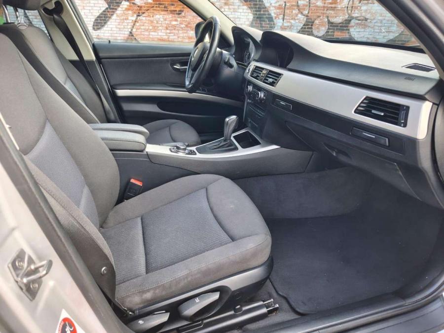 Grey BMW 318 2010 in Siauliai, with an engine capacity of 2.00 L and mileage of 271 thousand km for 4700 €, photo 14 on AUTOMOTO.COM.LV
