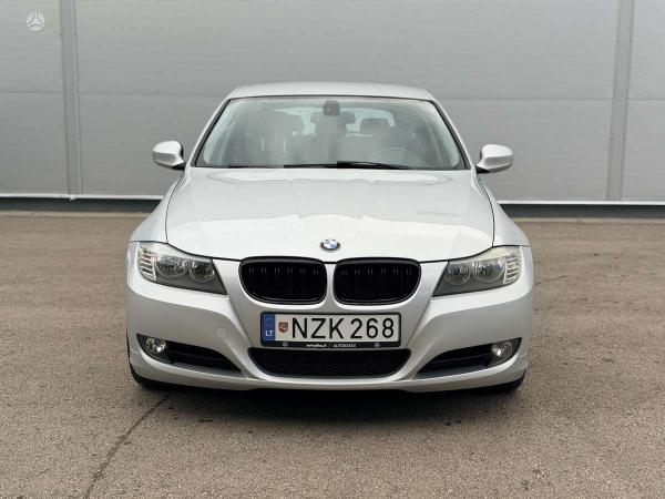 Grey BMW 318 2010 in Utena, with an engine capacity of 2.00 L and mileage of 286 thousand km for 3990 €, photo 5 on AUTOMOTO.COM.LV