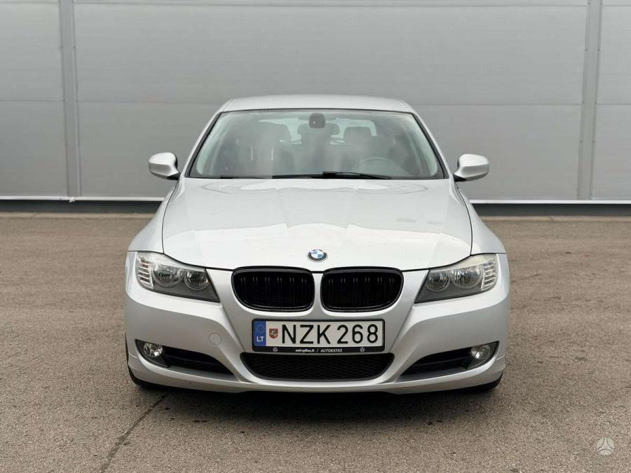 Grey BMW 318 2010 in Utena, with an engine capacity of 2.00 L and mileage of 286 thousand km for 3990 €, photo 7 on AUTOMOTO.COM.LV