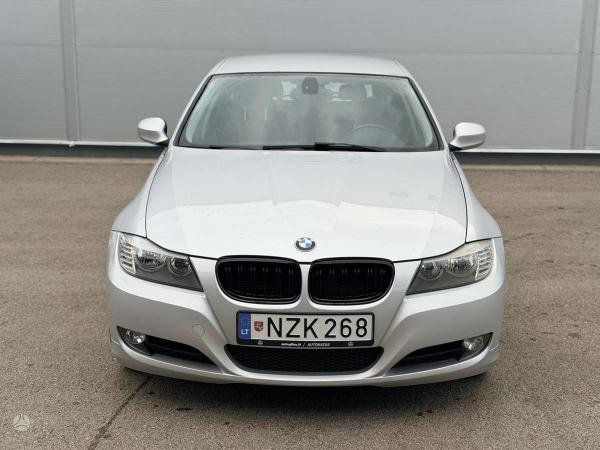 Grey BMW 318 2010 in Utena, with an engine capacity of 2.00 L and mileage of 286 thousand km for 3990 €, photo 7 on AUTOMOTO.COM.LV