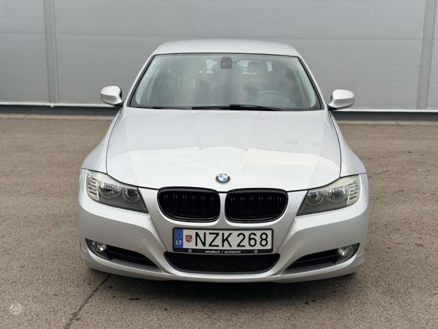 Grey BMW 318 2010 in Utena, with an engine capacity of 2.00 L and mileage of 286 thousand km for 3990 €, photo 8 on AUTOMOTO.COM.LV