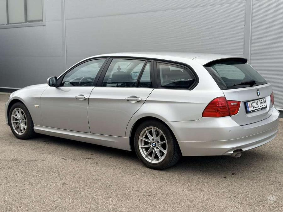 Grey BMW 318 2010 in Utena, with an engine capacity of 2.00 L and mileage of 286 thousand km for 3990 €, photo 12 on AUTOMOTO.COM.LV