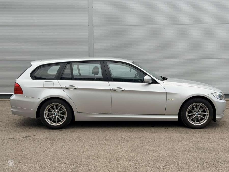 Grey BMW 318 2010 in Utena, with an engine capacity of 2.00 L and mileage of 286 thousand km for 3990 €, photo 14 on AUTOMOTO.COM.LV