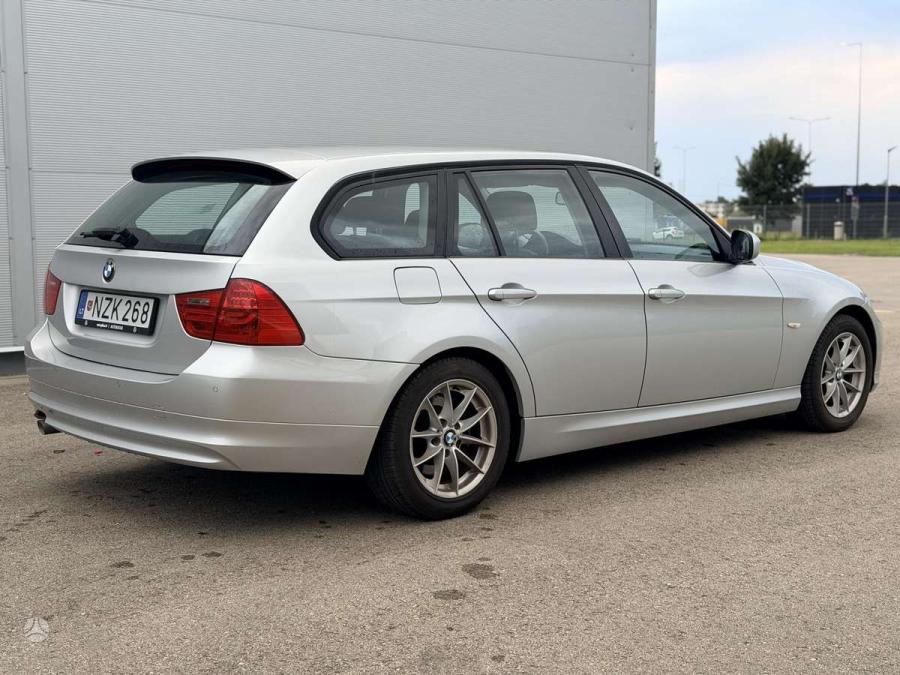 Grey BMW 318 2010 in Utena, with an engine capacity of 2.00 L and mileage of 286 thousand km for 3990 €, photo 15 on AUTOMOTO.COM.LV