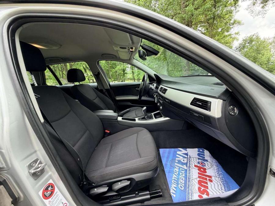 Grey BMW 318 2010 in Utena, with an engine capacity of 2.00 L and mileage of 286 thousand km for 3990 €, photo 19 on AUTOMOTO.COM.LV