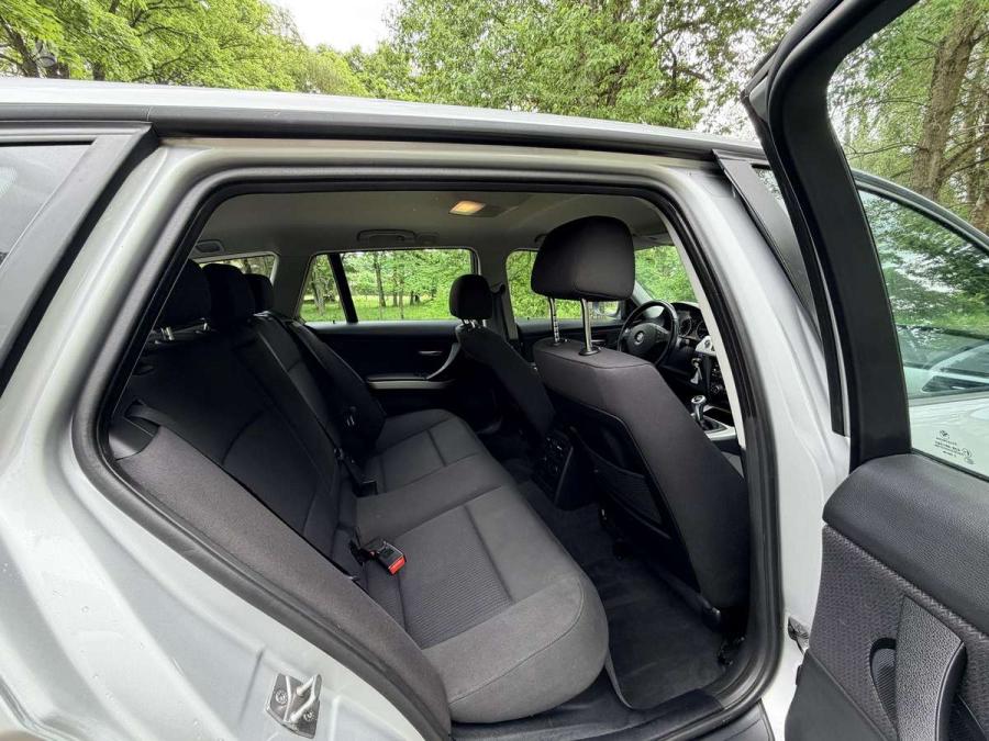Grey BMW 318 2010 in Utena, with an engine capacity of 2.00 L and mileage of 286 thousand km for 3990 €, photo 20 on AUTOMOTO.COM.LV
