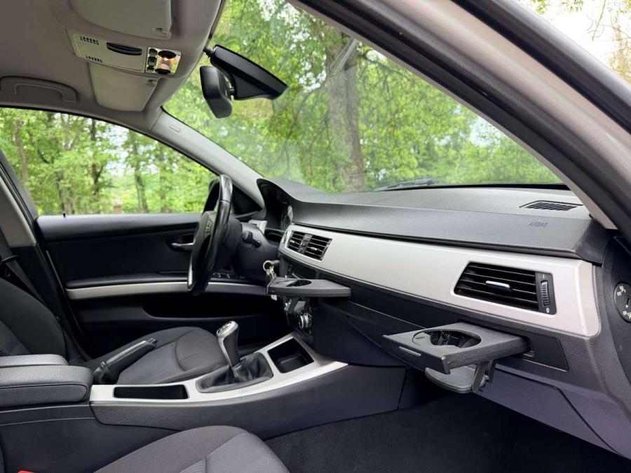 Grey BMW 318 2010 in Utena, with an engine capacity of 2.00 L and mileage of 286 thousand km for 3990 €, photo 22 on AUTOMOTO.COM.LV