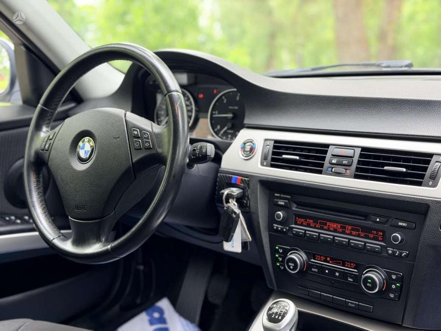 Grey BMW 318 2010 in Utena, with an engine capacity of 2.00 L and mileage of 286 thousand km for 3990 €, photo 23 on AUTOMOTO.COM.LV