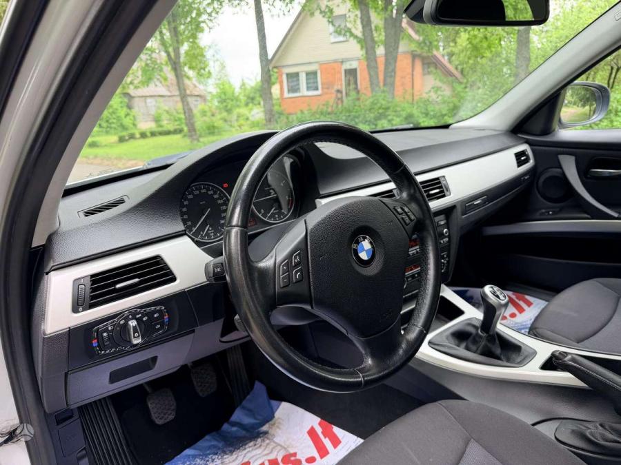 Grey BMW 318 2010 in Utena, with an engine capacity of 2.00 L and mileage of 286 thousand km for 3990 €, photo 27 on AUTOMOTO.COM.LV