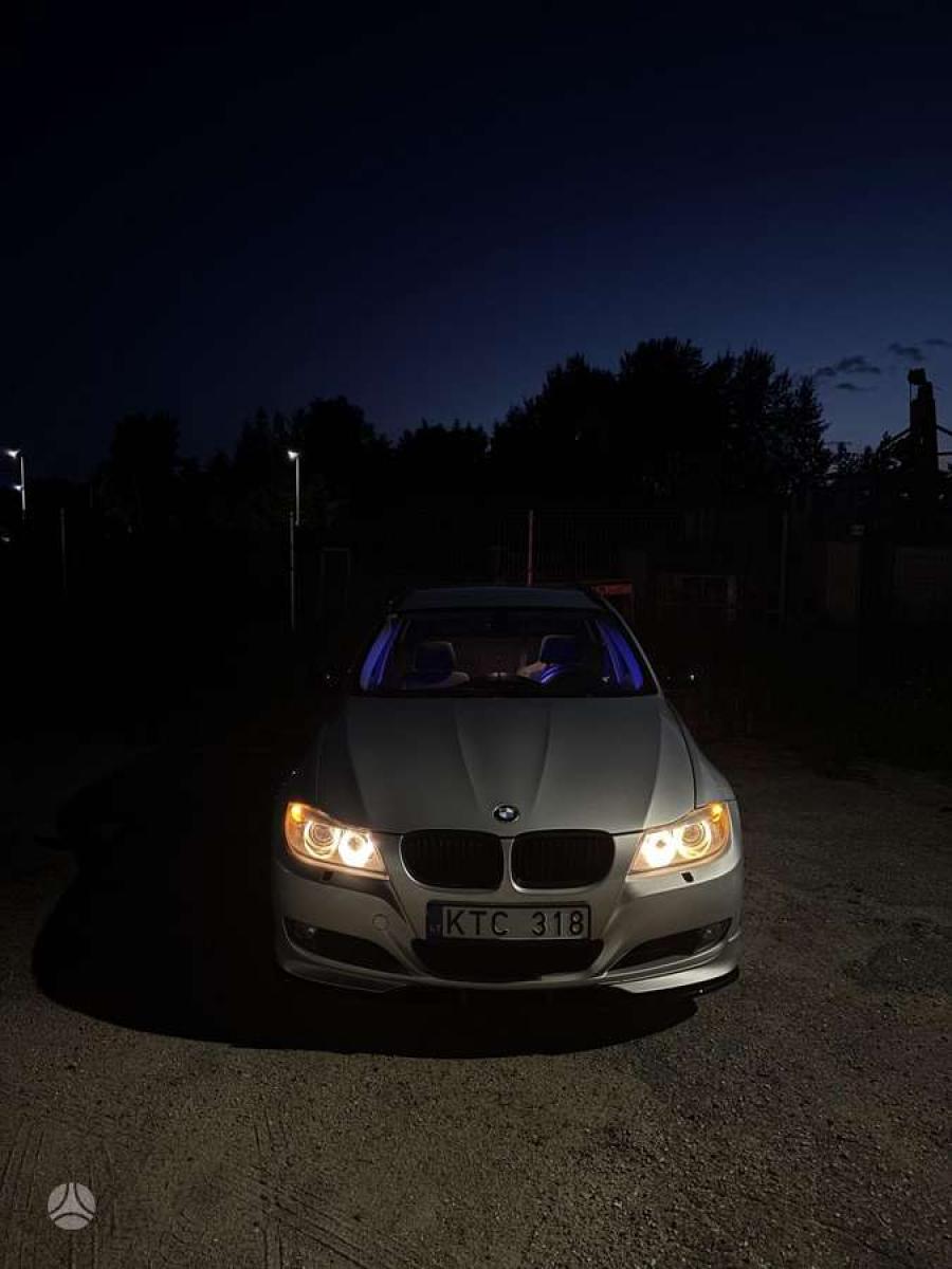 Grey BMW 318 2010 in Vilnius, with an engine capacity of 2.00 L and mileage of 340 thousand km for 3950 €, photo 10 on AUTOMOTO.COM.LV