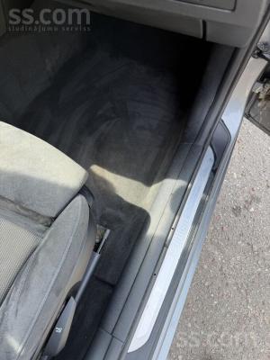Grey BMW 318 2010 in Liepaja, with an engine capacity of 2.00 L and mileage of 327 thousand km for 4750 €, photo 11 on AUTOMOTO.COM.LV