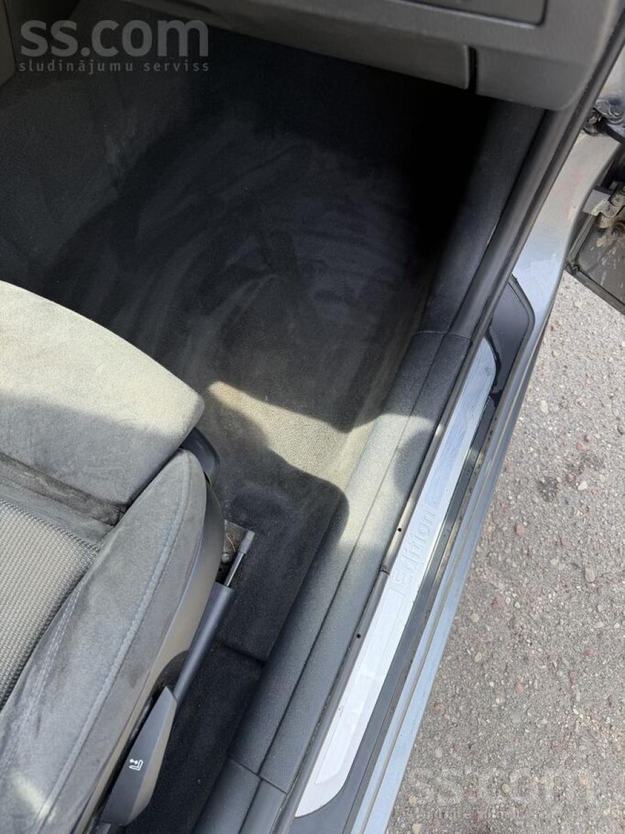 Grey BMW 318 2010 in Liepaja, with an engine capacity of 2.00 L and mileage of 327 thousand km for 4750 €, photo 11 on AUTOMOTO.COM.LV