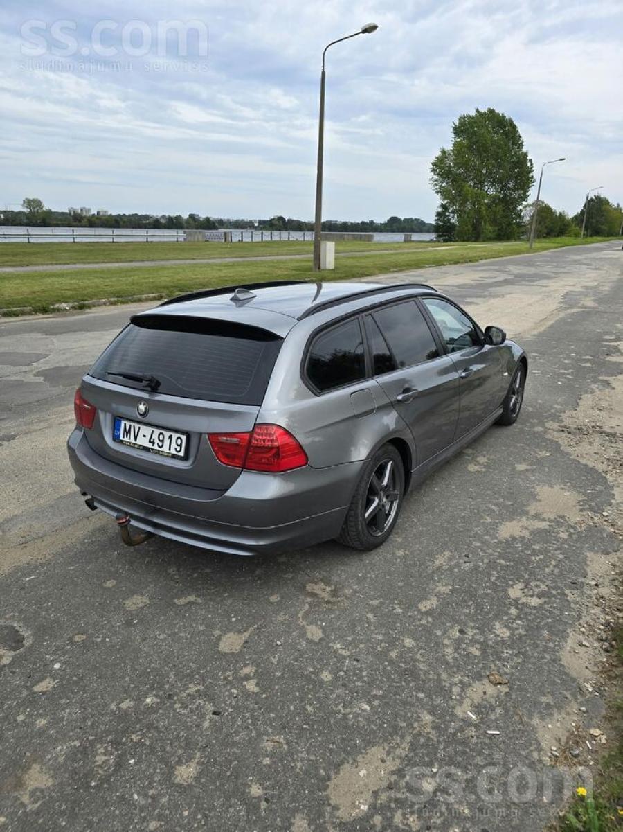 Grey BMW 318 2010 in Riga, with an engine capacity of 2.00 L and mileage of 304 thousand km for 4950 €, photo 3 on AUTOMOTO.COM.LV