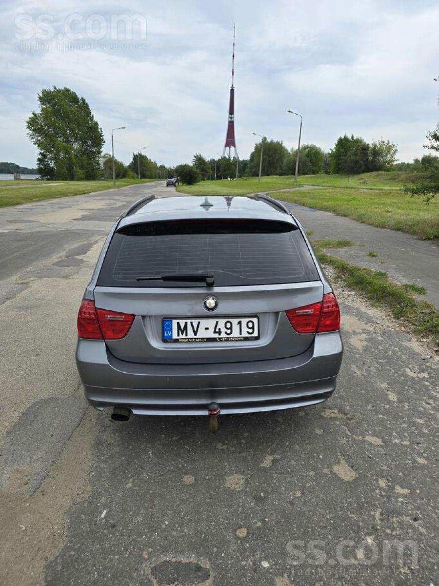 Grey BMW 318 2010 in Riga, with an engine capacity of 2.00 L and mileage of 304 thousand km for 4950 €, photo 4 on AUTOMOTO.COM.LV