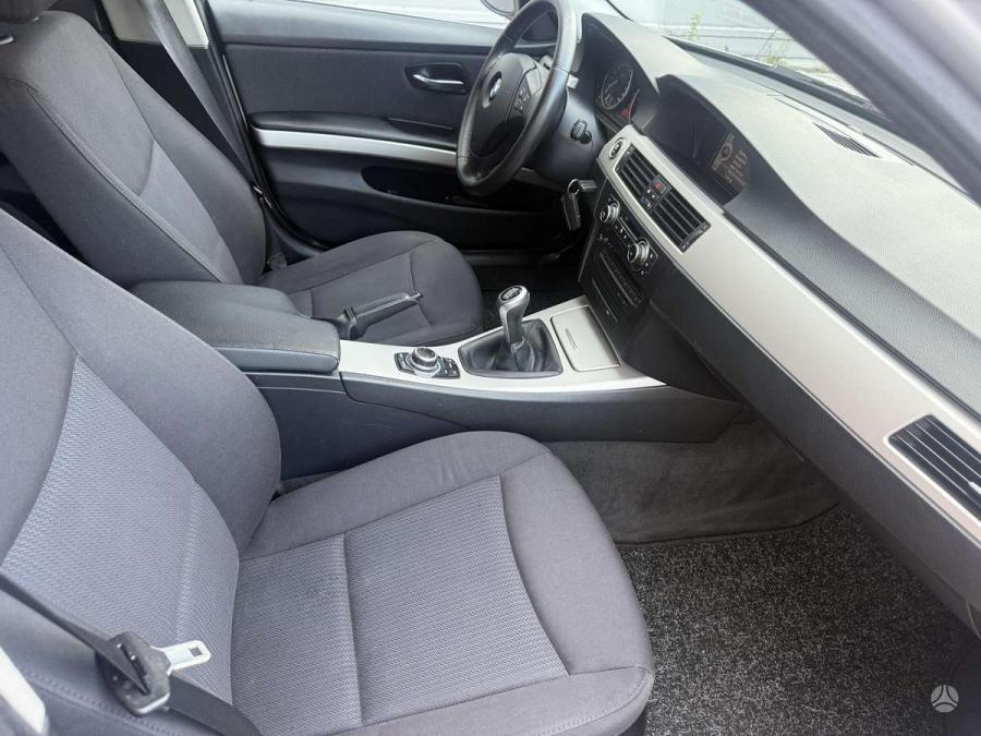 Pelēks BMW 318 2010 Viļņa, ar dzinēja tilpumu 2.00 L un nobraukumu 419 tūkst. km par 2900 €, foto 8 vietnē AUTOMOTO.COM.LV