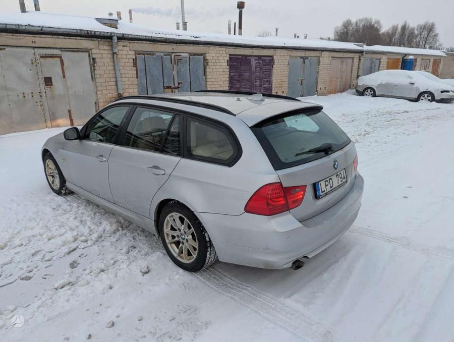 Pelēks BMW 318 2011 Panevēža, ar dzinēja tilpumu 2.00 L un nobraukumu 237 tūkst. km par 4300 €, foto 4 vietnē AUTOMOTO.COM.LV