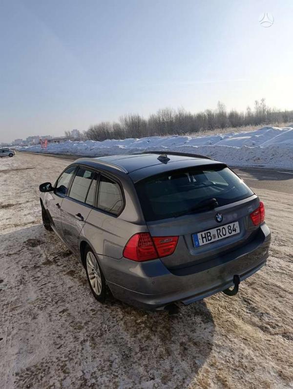 Pelēks BMW 318 2011 Panevēža, ar dzinēja tilpumu 2.00 L un nobraukumu 322 tūkst. km par 4999 €, foto 3 vietnē AUTOMOTO.COM.LV