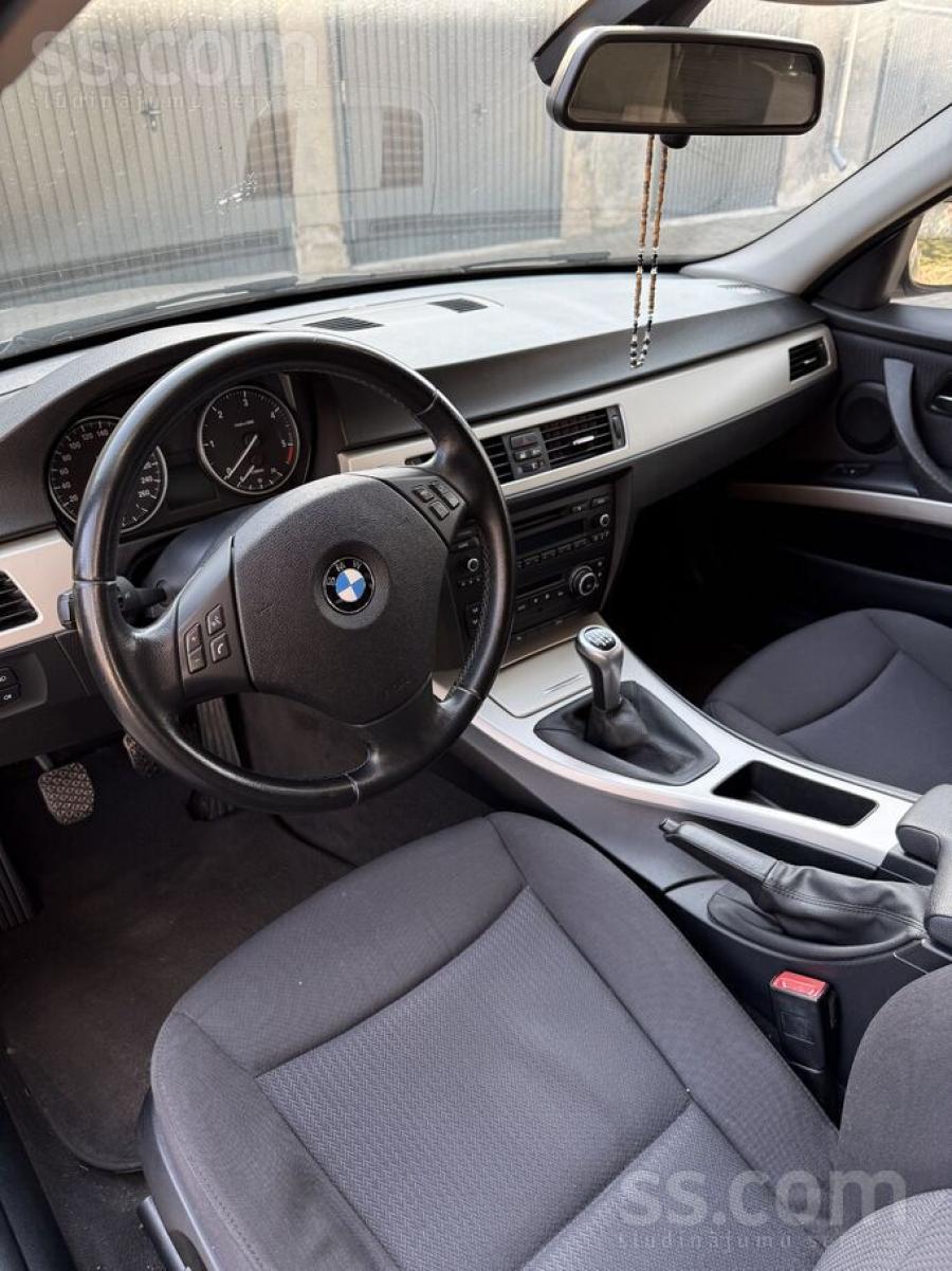Grey BMW 318 2011 in Jelgava, with an engine capacity of 2.00 L and mileage of 292 thousand km for 4100 €, photo 9 on AUTOMOTO.COM.LV