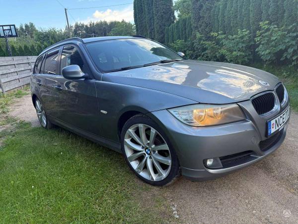 Grey BMW 318 2011 in Jonava, with an engine capacity of 2.00 L and mileage of 304 thousand km for 4200 €, photo 1 on AUTOMOTO.COM.LV
