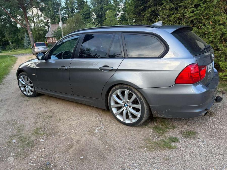 Grey BMW 318 2011 in Jonava, with an engine capacity of 2.00 L and mileage of 304 thousand km for 4200 €, photo 3 on AUTOMOTO.COM.LV