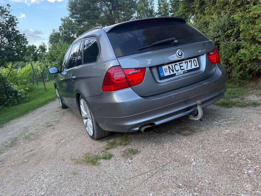 Grey BMW 318 2011 in Jonava, with an engine capacity of 2.00 L and mileage of 304 thousand km for 4200 €, photo 9 on AUTOMOTO.COM.LV