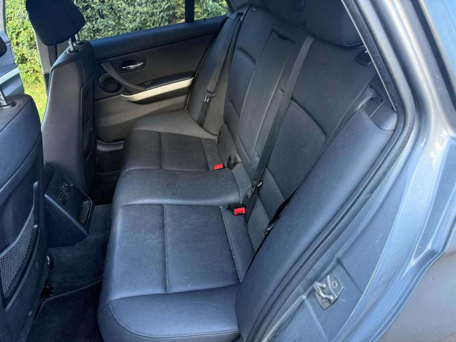 Grey BMW 318 2011 in Jonava, with an engine capacity of 2.00 L and mileage of 304 thousand km for 4200 €, photo 11 on AUTOMOTO.COM.LV