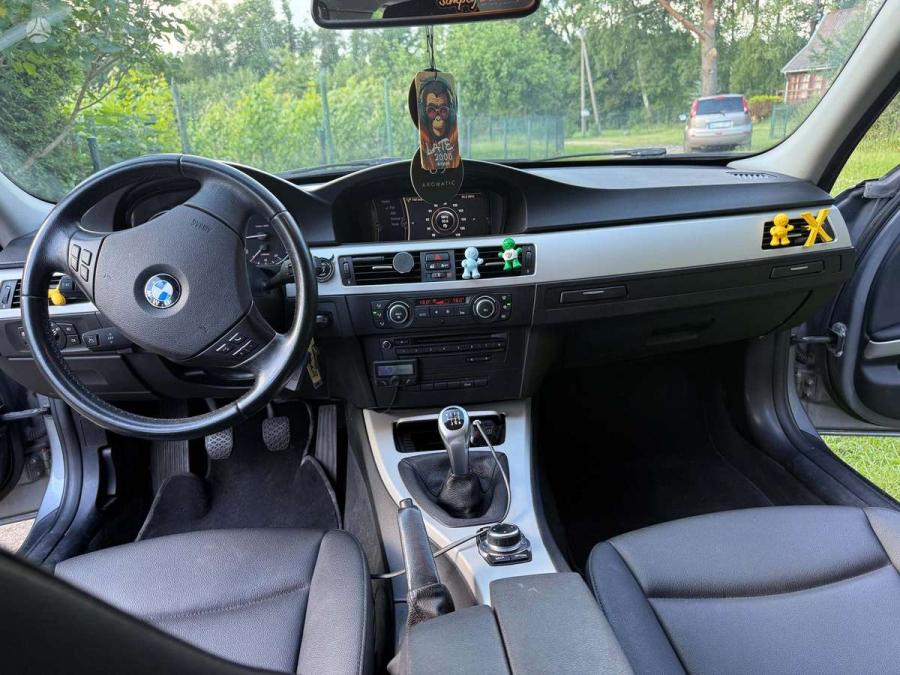 Grey BMW 318 2011 in Jonava, with an engine capacity of 2.00 L and mileage of 304 thousand km for 4200 €, photo 12 on AUTOMOTO.COM.LV